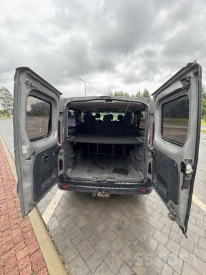 Grey Renault Trafic 2017 in Jelgava, with an engine capacity of 1.60 L and mileage of 369 thousand km for 10500 €, photo 6 on AUTOMOTO.COM.LV