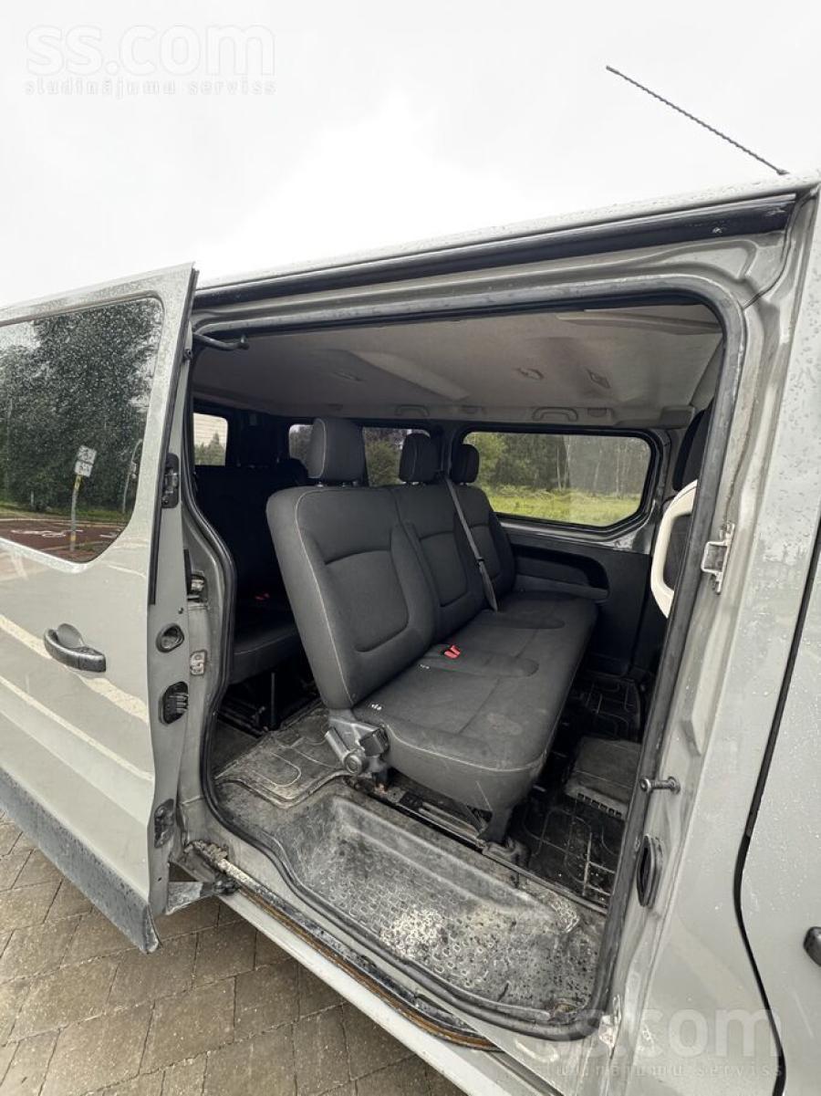 Grey Renault Trafic 2017 in Jelgava, with an engine capacity of 1.60 L and mileage of 369 thousand km for 10500 €, photo 7 on AUTOMOTO.COM.LV