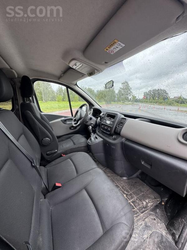 Grey Renault Trafic 2017 in Jelgava, with an engine capacity of 1.60 L and mileage of 369 thousand km for 10500 €, photo 7 on AUTOMOTO.COM.LV