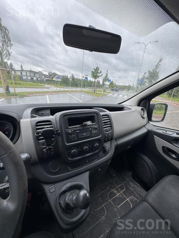 Grey Renault Trafic 2017 in Jelgava, with an engine capacity of 1.60 L and mileage of 369 thousand km for 10500 €, photo 8 on AUTOMOTO.COM.LV