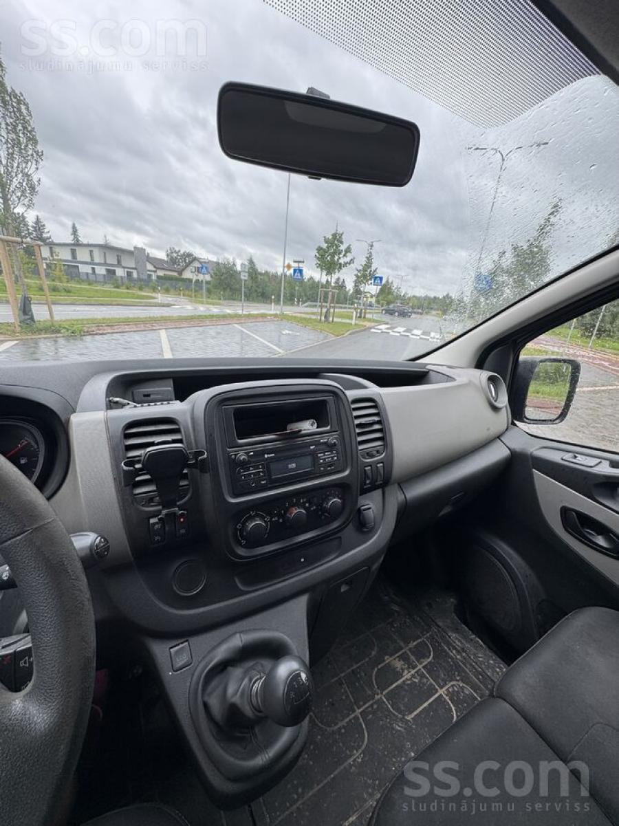 Grey Renault Trafic 2017 in Jelgava, with an engine capacity of 1.60 L and mileage of 369 thousand km for 10500 €, photo 9 on AUTOMOTO.COM.LV