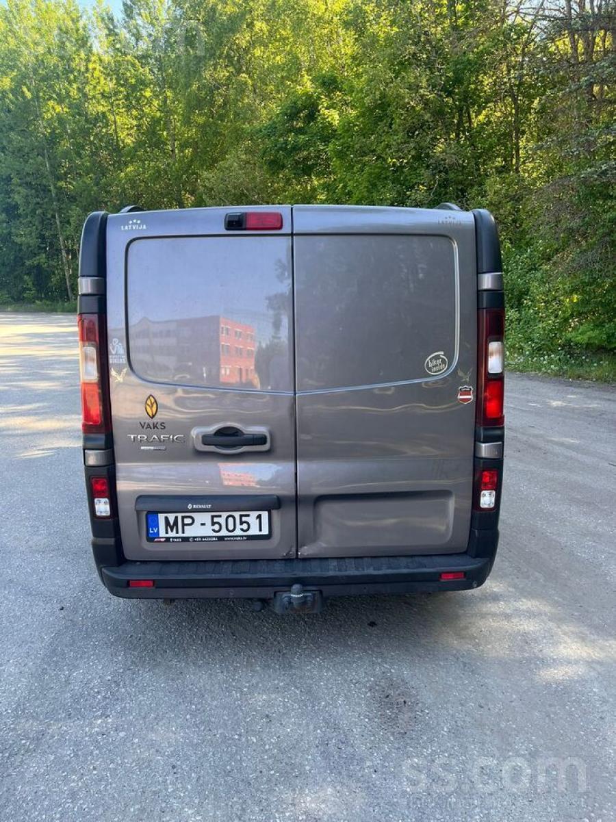 Pelēks Renault Trafic 2018 Valmiera, ar dzinēja tilpumu 1.60 L un nobraukumu 193 tūkst. km par 11800 €, foto 4 vietnē AUTOMOTO.COM.LV