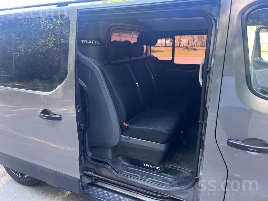 Pelēks Renault Trafic 2018 Valmiera, ar dzinēja tilpumu 1.60 L un nobraukumu 193 tūkst. km par 11800 €, foto 6 vietnē AUTOMOTO.COM.LV