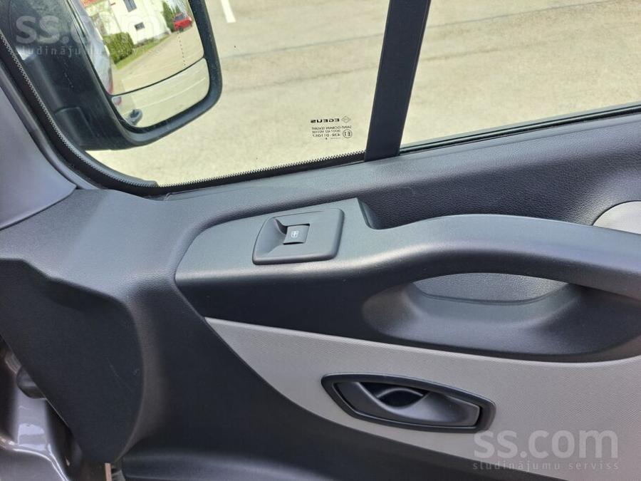 Pelēks Renault Trafic 2018 Daugavpils, ar dzinēja tilpumu 1.60 L un nobraukumu 51 tūkst. km par 29888 €, foto 16 vietnē AUTOMOTO.COM.LV