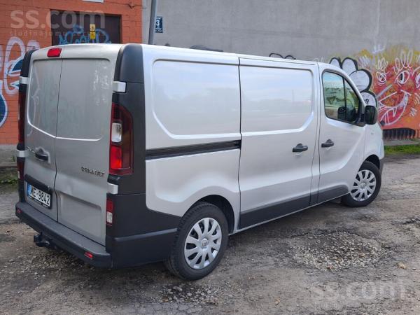 Grey Renault Trafic 2019 in Riga, with an engine capacity of 1.60 L and mileage of 105 thousand km for 11500 €, photo 3 on AUTOMOTO.COM.LV