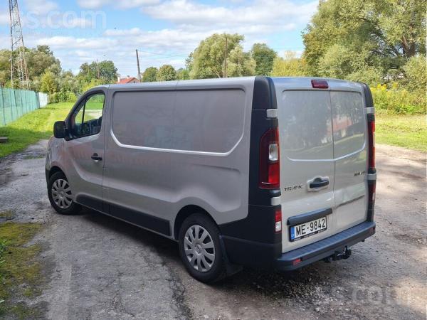 Grey Renault Trafic 2019 in Riga, with an engine capacity of 1.60 L and mileage of 105 thousand km for 11500 €, photo 4 on AUTOMOTO.COM.LV