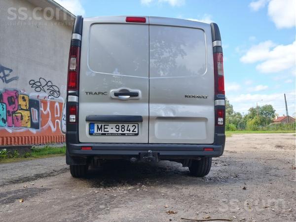 Grey Renault Trafic 2019 in Riga, with an engine capacity of 1.60 L and mileage of 105 thousand km for 11500 €, photo 5 on AUTOMOTO.COM.LV