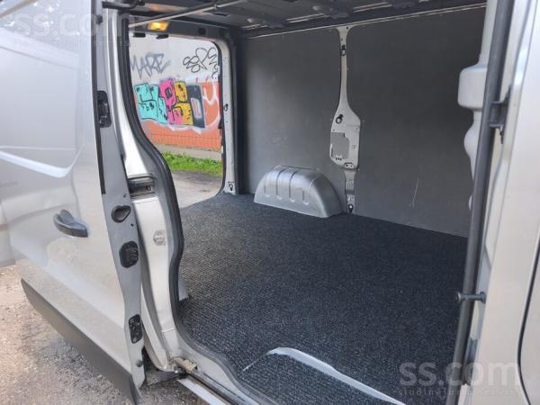 Grey Renault Trafic 2019 in Riga, with an engine capacity of 1.60 L and mileage of 105 thousand km for 11500 €, photo 7 on AUTOMOTO.COM.LV