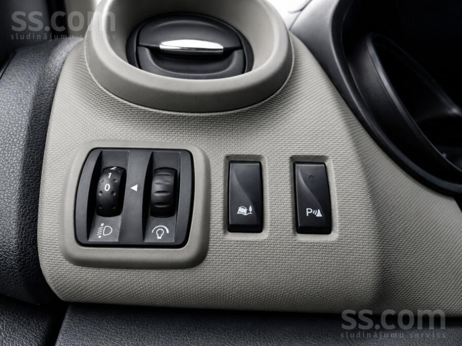 Grey Renault Trafic 2019 in Riga, with an engine capacity of 1.60 L and mileage of 168 thousand km for 17490 €, photo 12 on AUTOMOTO.COM.LV