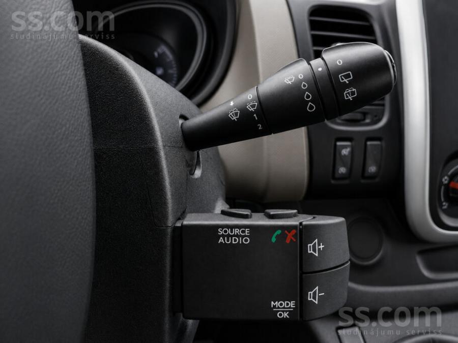 Grey Renault Trafic 2019 in Riga, with an engine capacity of 1.60 L and mileage of 168 thousand km for 17490 €, photo 14 on AUTOMOTO.COM.LV