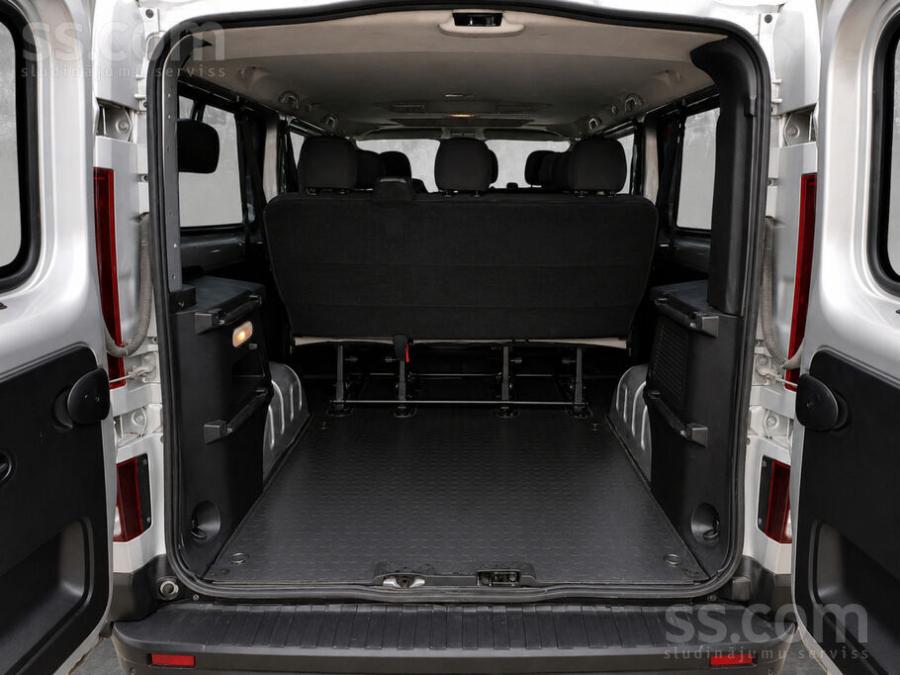 Grey Renault Trafic 2019 in Riga, with an engine capacity of 1.60 L and mileage of 168 thousand km for 17490 €, photo 16 on AUTOMOTO.COM.LV