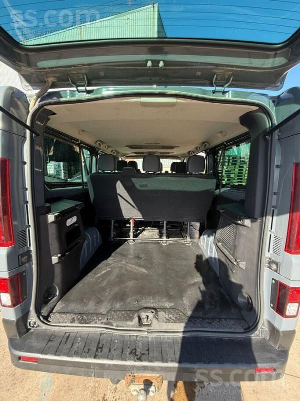 Grey Renault Trafic 2020 in Riga, with an engine capacity of 2.00 L and mileage of 197 thousand km for 23500 €, photo 4 on AUTOMOTO.COM.LV
