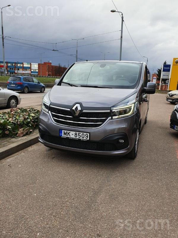 Grey Renault Trafic 2020 in Riga, with an engine capacity of 2.00 L and mileage of 114 thousand km for 27000 €, photo 1 on AUTOMOTO.COM.LV