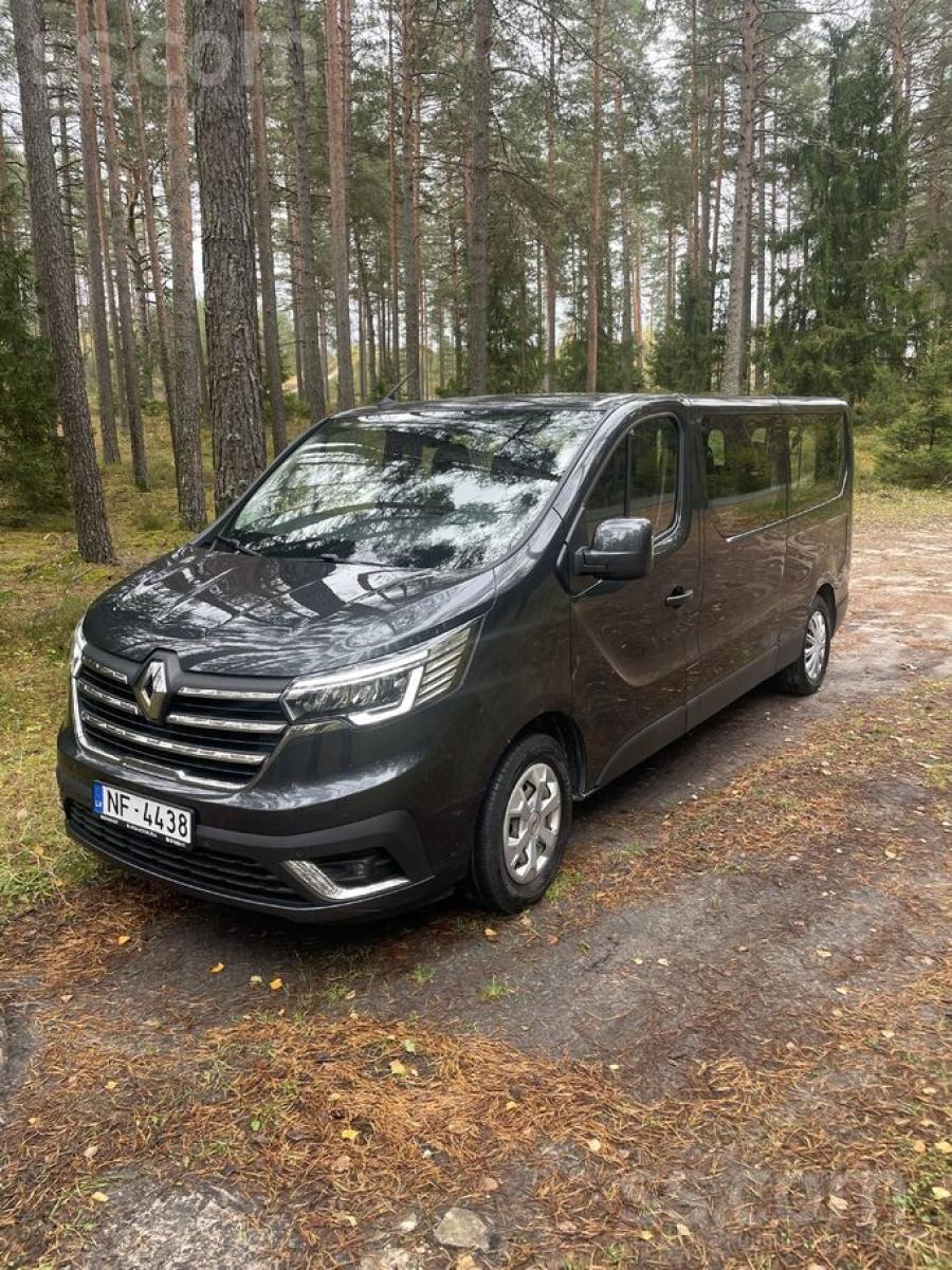 Grey Renault Trafic 2022 in Riga, with an engine capacity of 2.00 L and mileage of 194 thousand km for 19900 €, photo 3 on AUTOMOTO.COM.LV