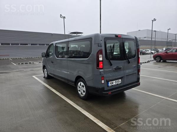 Grey Renault Trafic 2023 in Riga, with an engine capacity of 2.00 L and mileage of 37 thousand km for 32500 €, photo 3 on AUTOMOTO.COM.LV