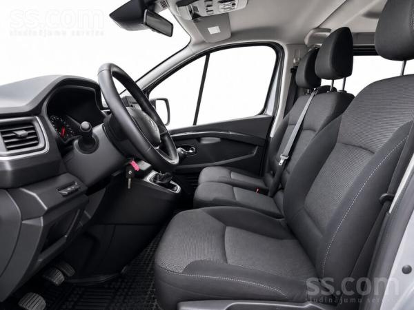 Grey Renault Trafic 2023 in Riga, with an engine capacity of 2.00 L and mileage of 58 thousand km for 28970 €, photo 6 on AUTOMOTO.COM.LV