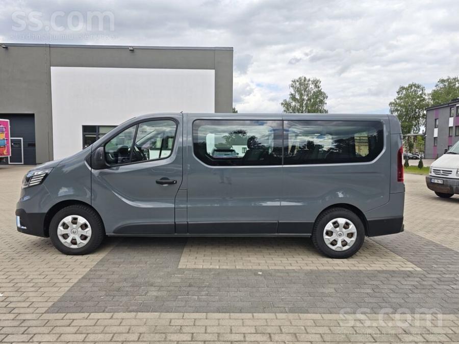 Grey Renault Trafic 2023 in Riga, with an engine capacity of 2.00 L and mileage of 51 thousand km for 31500 €, photo 3 on AUTOMOTO.COM.LV