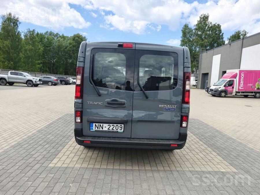 Grey Renault Trafic 2023 in Riga, with an engine capacity of 2.00 L and mileage of 51 thousand km for 31500 €, photo 5 on AUTOMOTO.COM.LV