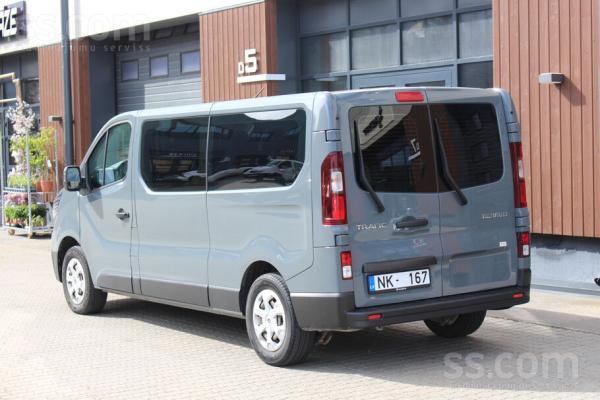 Renault Trafic 2023 in Riga on AUTOMOTO.COM.LV Grey Renault Trafic 2023 in Riga, with an engine capacity of 2.00 L and mileage of 63 thousand km for 27800 €, photo 7 on AUTOMOTO.COM.LV