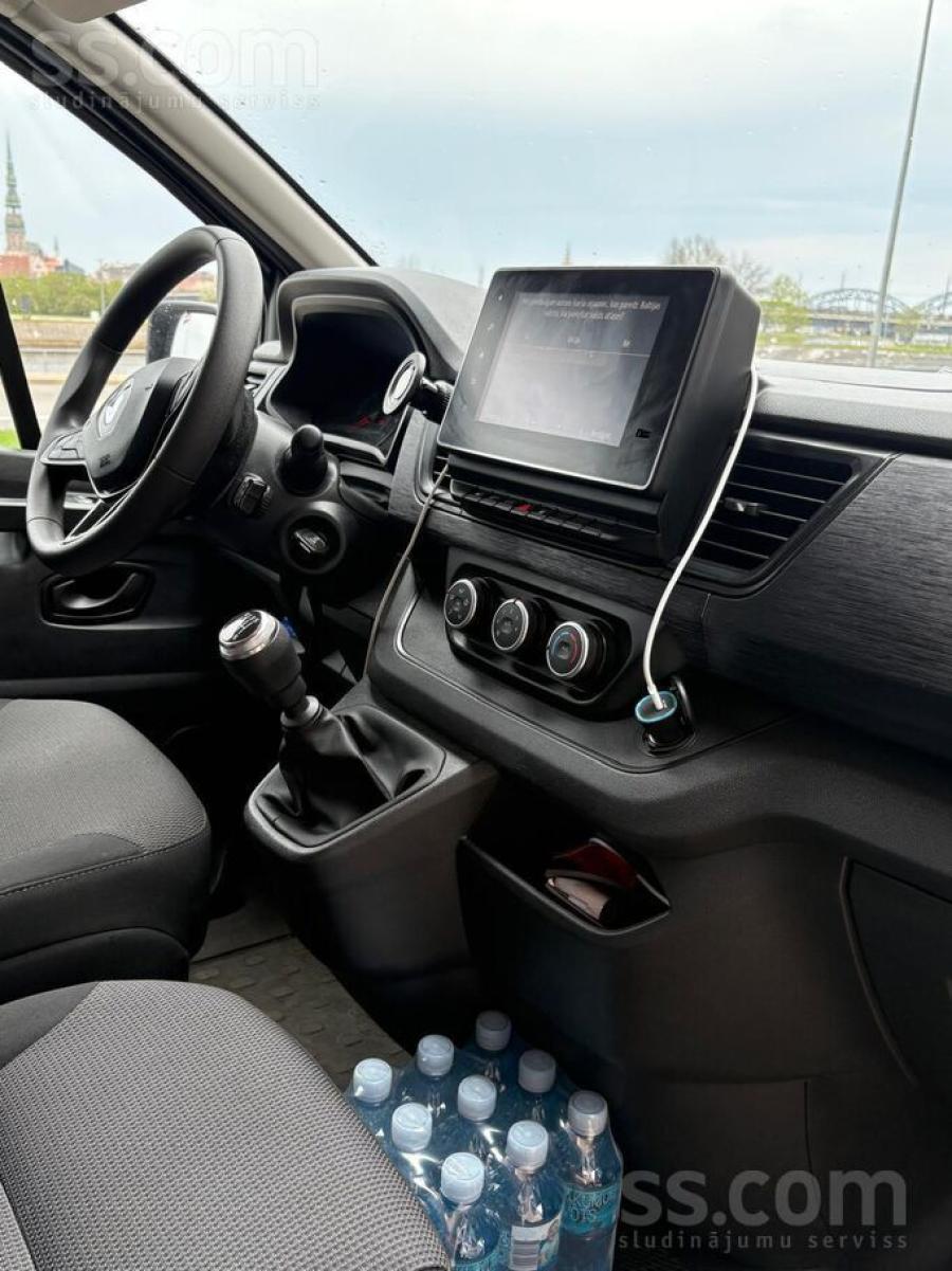 Grey Renault Trafic 2023 in Riga, with an engine capacity of 2.00 L and mileage of 145 thousand km for 25000 €, photo 3 on AUTOMOTO.COM.LV