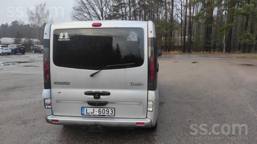 Grey Renault Trafic 2005 in Riga, with an engine capacity of 2.50 L and mileage of 311 thousand km for 5550 €, photo 6 on AUTOMOTO.COM.LV