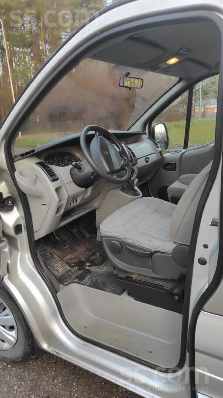 Grey Renault Trafic 2005 in Riga, with an engine capacity of 2.50 L and mileage of 311 thousand km for 5550 €, photo 10 on AUTOMOTO.COM.LV