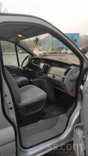 Grey Renault Trafic 2005 in Riga, with an engine capacity of 2.50 L and mileage of 311 thousand km for 5550 €, photo 11 on AUTOMOTO.COM.LV
