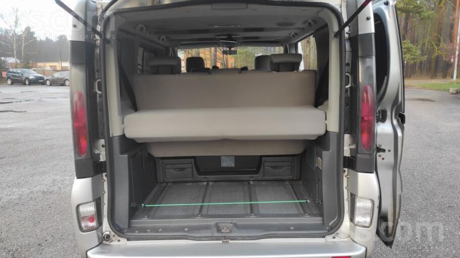 Grey Renault Trafic 2005 in Riga, with an engine capacity of 2.50 L and mileage of 311 thousand km for 5550 €, photo 13 on AUTOMOTO.COM.LV