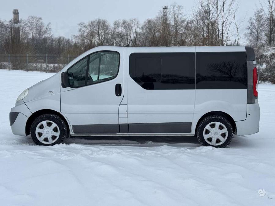 Pelēks Renault Trafic 2007 Marijampole, ar dzinēja tilpumu 2.00 L un nobraukumu 309 tūkst. km par 5100 €, foto 2 vietnē AUTOMOTO.COM.LV