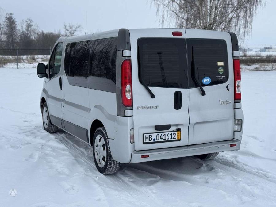 Pelēks Renault Trafic 2007 Marijampole, ar dzinēja tilpumu 2.00 L un nobraukumu 309 tūkst. km par 5100 €, foto 3 vietnē AUTOMOTO.COM.LV