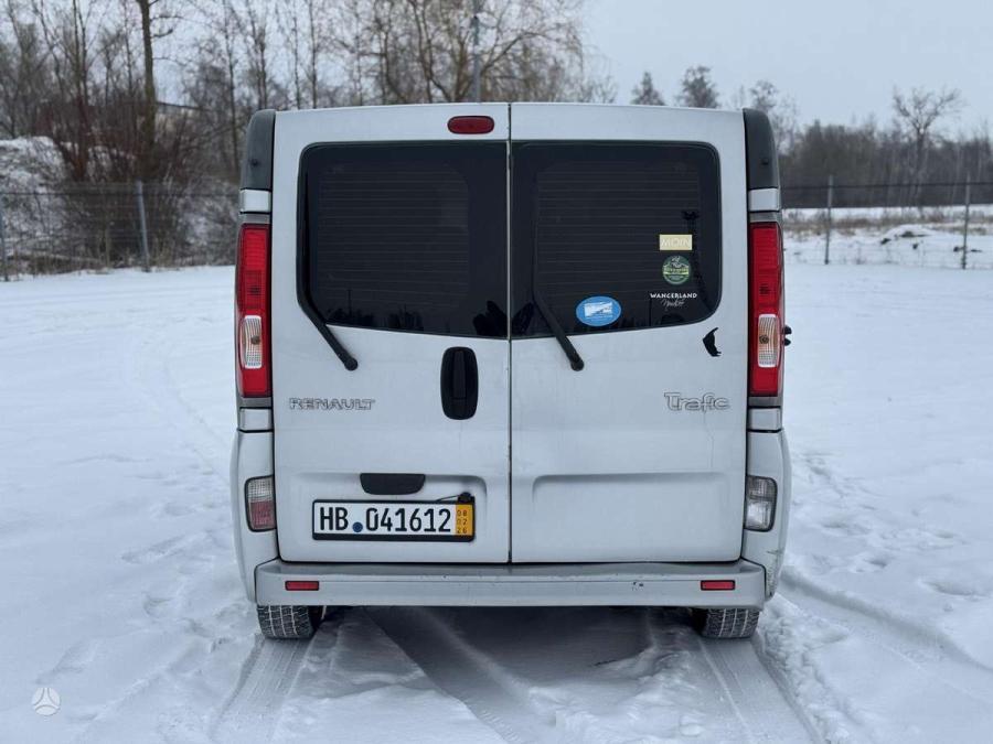 Pelēks Renault Trafic 2007 Marijampole, ar dzinēja tilpumu 2.00 L un nobraukumu 309 tūkst. km par 5100 €, foto 4 vietnē AUTOMOTO.COM.LV