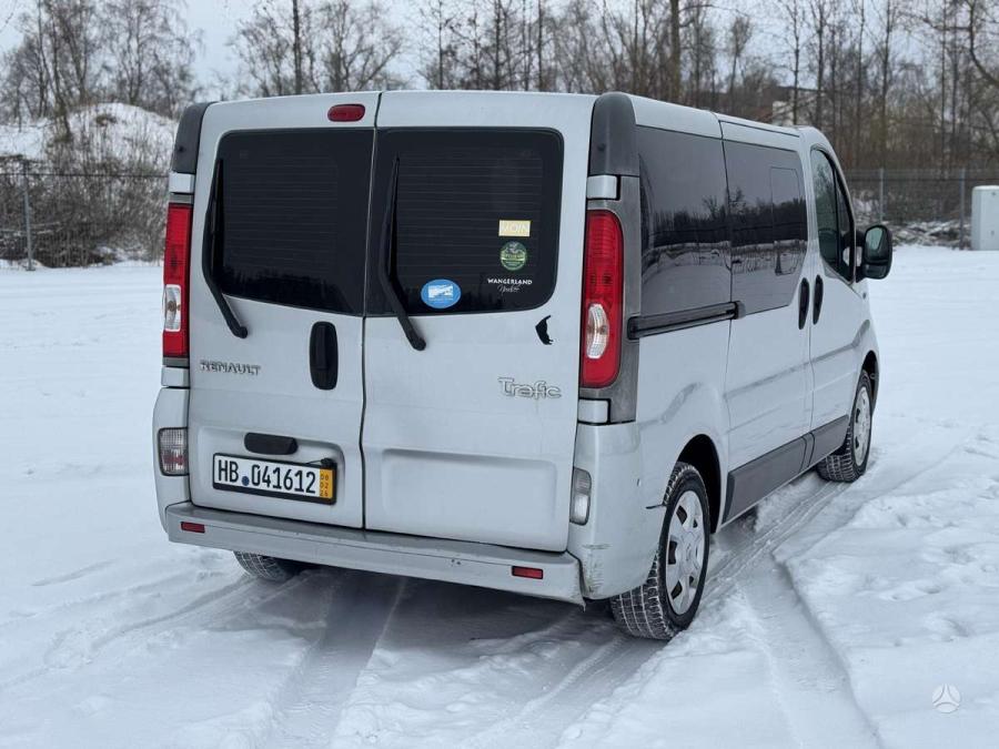 Pelēks Renault Trafic 2007 Marijampole, ar dzinēja tilpumu 2.00 L un nobraukumu 309 tūkst. km par 5100 €, foto 5 vietnē AUTOMOTO.COM.LV