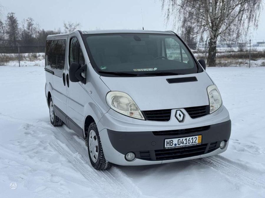 Pelēks Renault Trafic 2007 Marijampole, ar dzinēja tilpumu 2.00 L un nobraukumu 309 tūkst. km par 5100 €, foto 7 vietnē AUTOMOTO.COM.LV