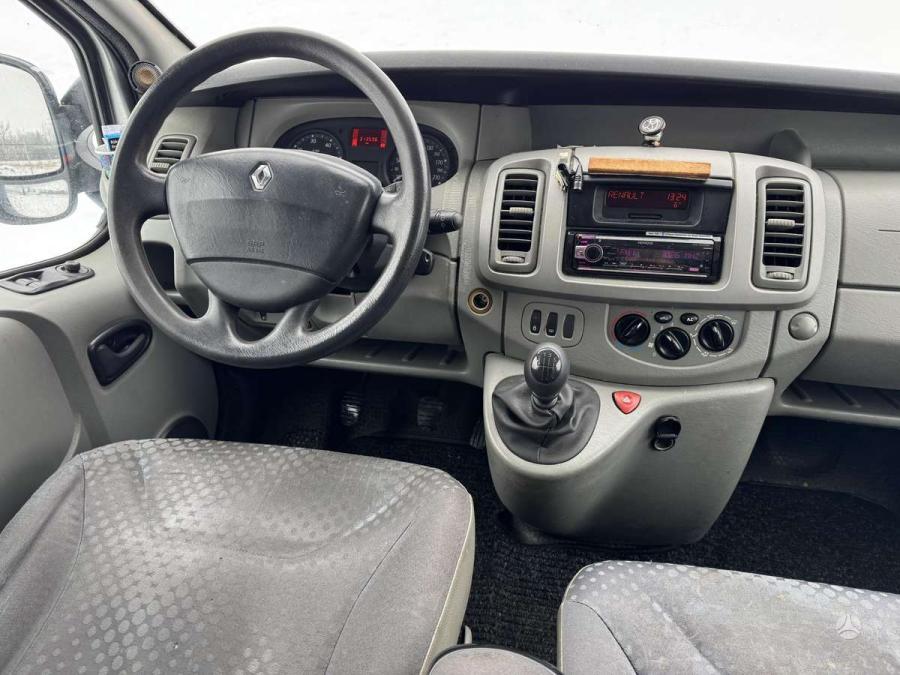Pelēks Renault Trafic 2007 Marijampole, ar dzinēja tilpumu 2.00 L un nobraukumu 309 tūkst. km par 5100 €, foto 10 vietnē AUTOMOTO.COM.LV