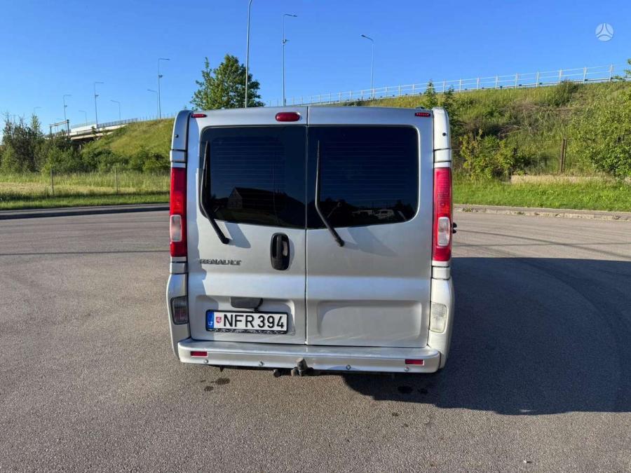 Grey Renault Trafic 2007 in Telschi, with an engine capacity of 2.00 L and mileage of 650 thousand km for 7000 €, photo 5 on AUTOMOTO.COM.LV