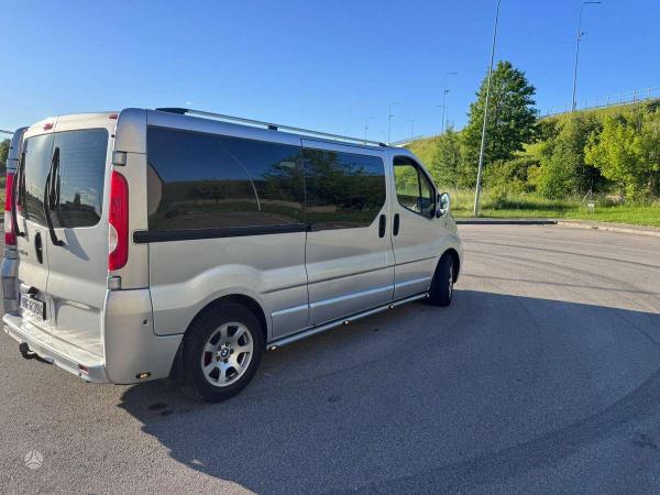 Pelēks Renault Trafic 2007 Telšiai, ar dzinēja tilpumu 2.00 L un nobraukumu 650 tūkst. km par 7000 €, foto 6 vietnē AUTOMOTO.COM.LV