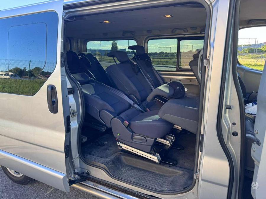 Grey Renault Trafic 2007 in Telschi, with an engine capacity of 2.00 L and mileage of 650 thousand km for 7000 €, photo 8 on AUTOMOTO.COM.LV