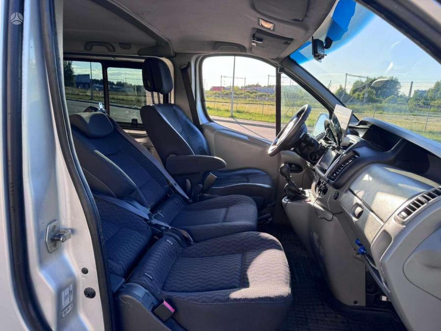Grey Renault Trafic 2007 in Telschi, with an engine capacity of 2.00 L and mileage of 650 thousand km for 7000 €, photo 12 on AUTOMOTO.COM.LV