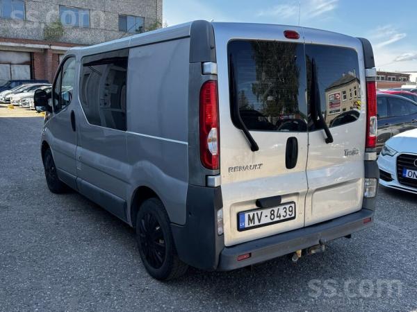 Grey Renault Trafic 2007 in Daugavpils, with an engine capacity of 2.00 L and mileage of 0 thousand km for 3600 €, photo 5 on AUTOMOTO.COM.LV