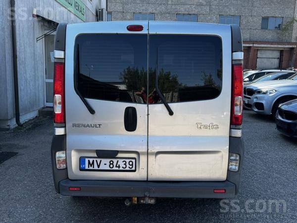 Grey Renault Trafic 2007 in Daugavpils, with an engine capacity of 2.00 L and mileage of 0 thousand km for 3600 €, photo 6 on AUTOMOTO.COM.LV