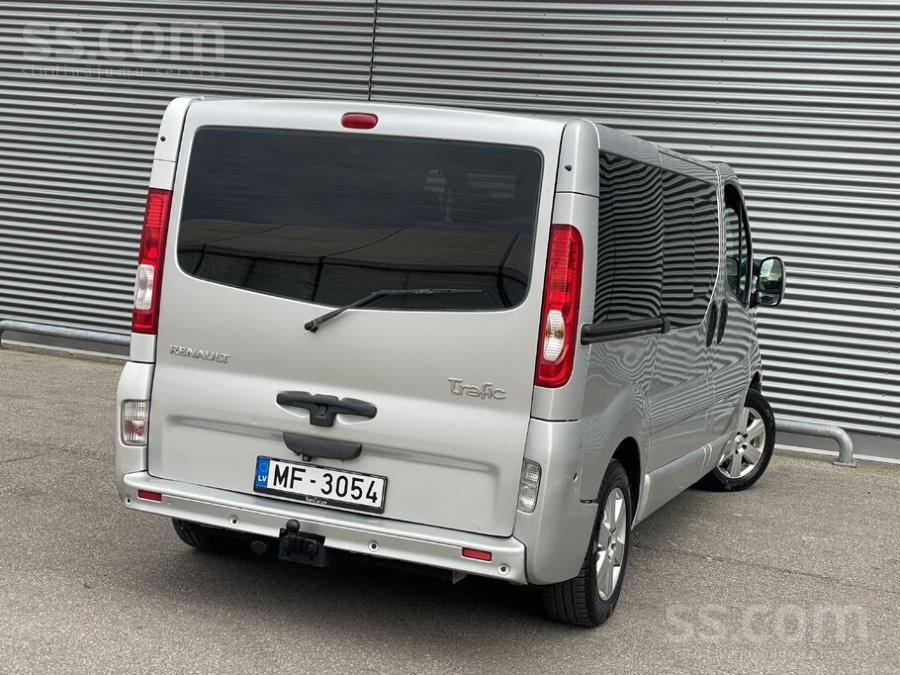 Grey Renault Trafic 2007 in Riga, with an engine capacity of 2.00 L and mileage of 408 thousand km for 3999 €, photo 4 on AUTOMOTO.COM.LV