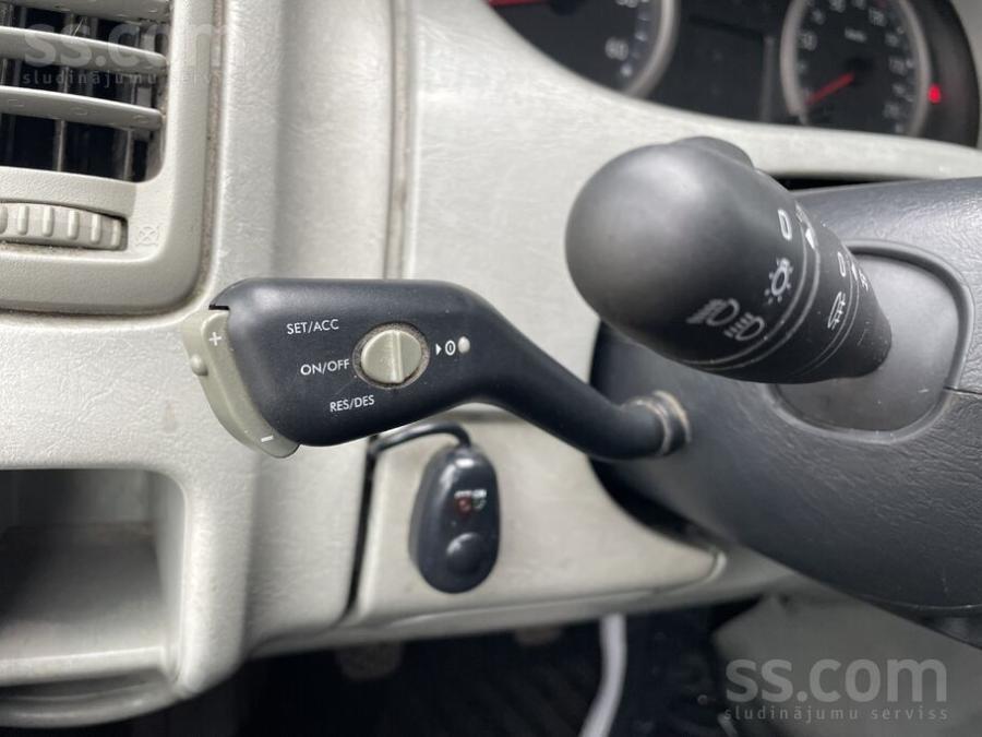 Grey Renault Trafic 2007 in Riga, with an engine capacity of 2.00 L and mileage of 408 thousand km for 3999 €, photo 9 on AUTOMOTO.COM.LV
