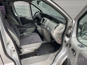Grey Renault Trafic 2007 in Riga, with an engine capacity of 2.00 L and mileage of 408 thousand km for 3999 €, photo 10 on AUTOMOTO.COM.LV