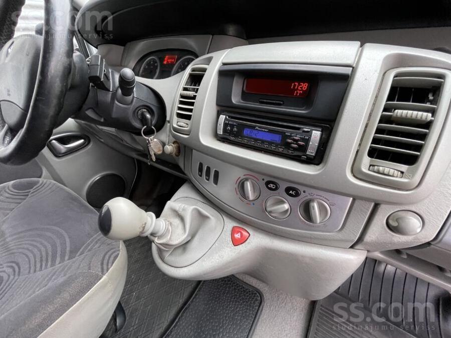 Grey Renault Trafic 2007 in Riga, with an engine capacity of 2.00 L and mileage of 408 thousand km for 3999 €, photo 16 on AUTOMOTO.COM.LV