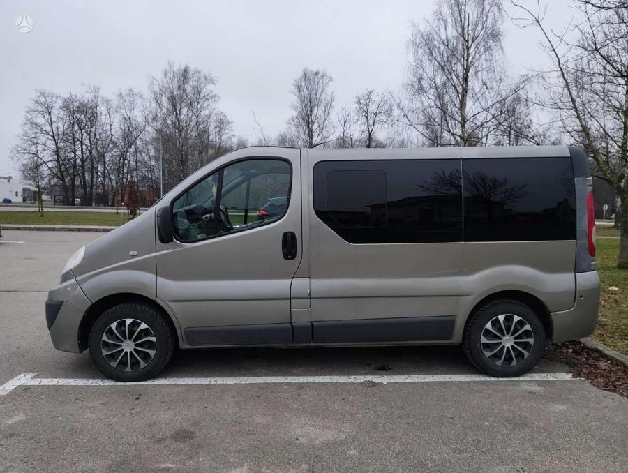 Pelēks Renault Trafic 2008 Panevēža, ar dzinēja tilpumu 2.00 L un nobraukumu 524 tūkst. km par 4100 €, foto 2 vietnē AUTOMOTO.COM.LV