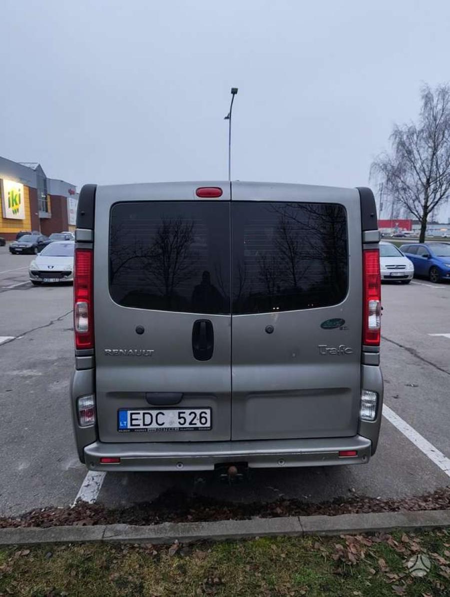 Pelēks Renault Trafic 2008 Panevēža, ar dzinēja tilpumu 2.00 L un nobraukumu 524 tūkst. km par 4100 €, foto 4 vietnē AUTOMOTO.COM.LV