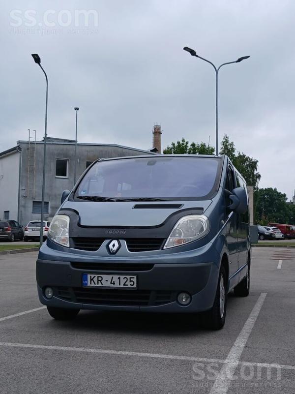 Grey Renault Trafic 2008 in Riga, with an engine capacity of 2.50 L and mileage of 300 thousand km for 8000 €, photo 1 on AUTOMOTO.COM.LV