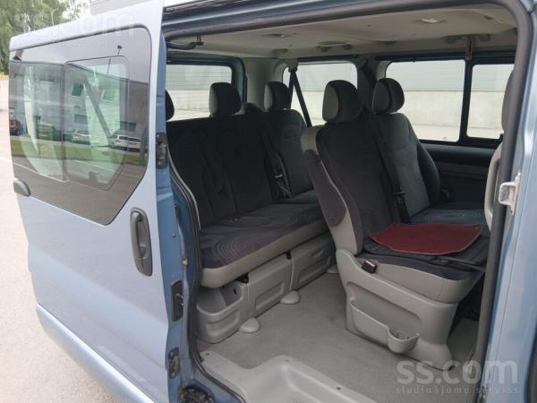 Grey Renault Trafic 2008 in Riga, with an engine capacity of 2.50 L and mileage of 300 thousand km for 8000 €, photo 4 on AUTOMOTO.COM.LV