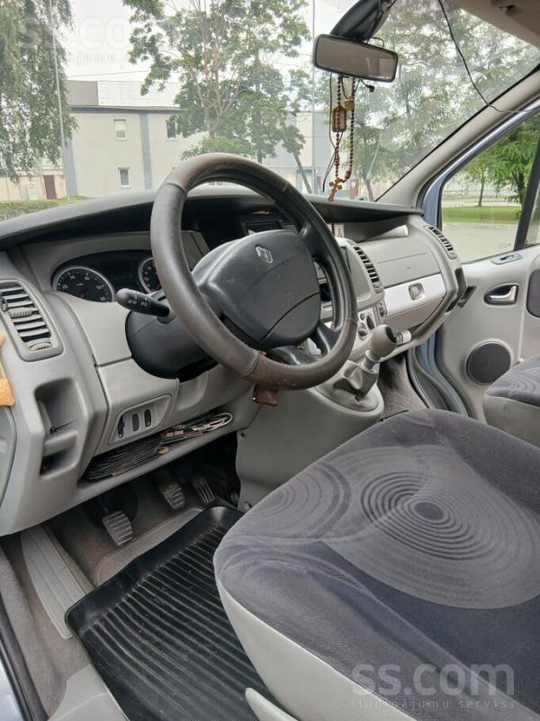 Grey Renault Trafic 2008 in Riga, with an engine capacity of 2.50 L and mileage of 300 thousand km for 8000 €, photo 7 on AUTOMOTO.COM.LV