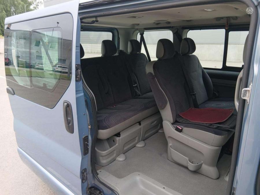 Grey Renault Trafic 2008 in Riga, with an engine capacity of 2.46 L and mileage of 300 thousand km for 8000 €, photo 5 on AUTOMOTO.COM.LV